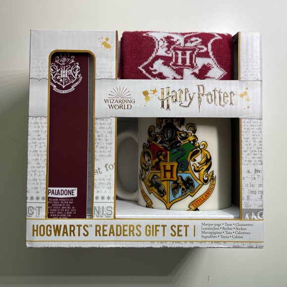 Warner Bros. | Dining | Harry Potter Hogwarts Readers Gift Set Bookmark ...